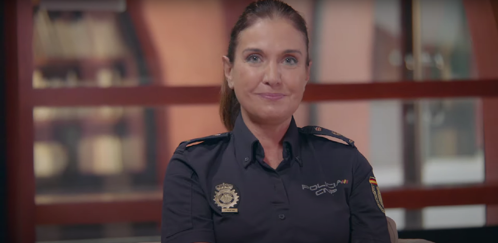 Ana Cambón- Comisaria de policía - 2022 - Dexmedia